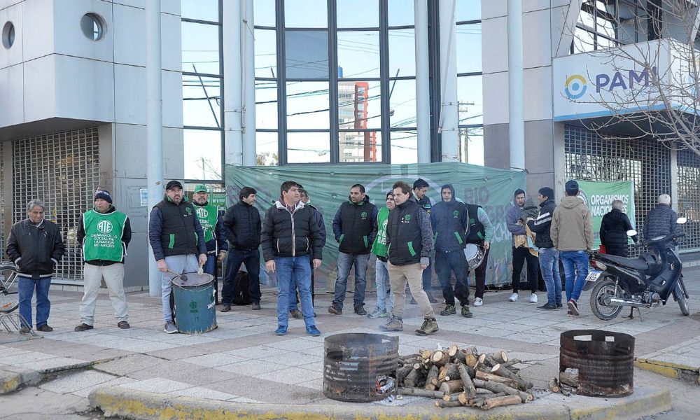 PAMI: ATE paraliza todas las oficinas y hoy sólo atiende urgencias | La ...