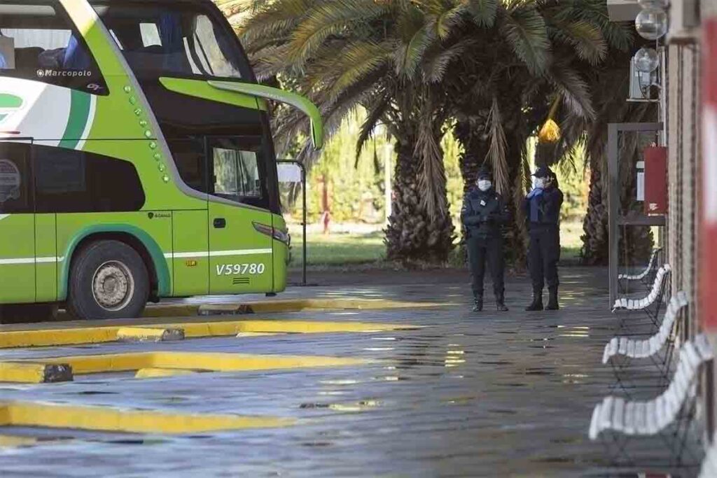 Disturbios en la terminal de ómnibus: Un hombre terminó demorado tras ...