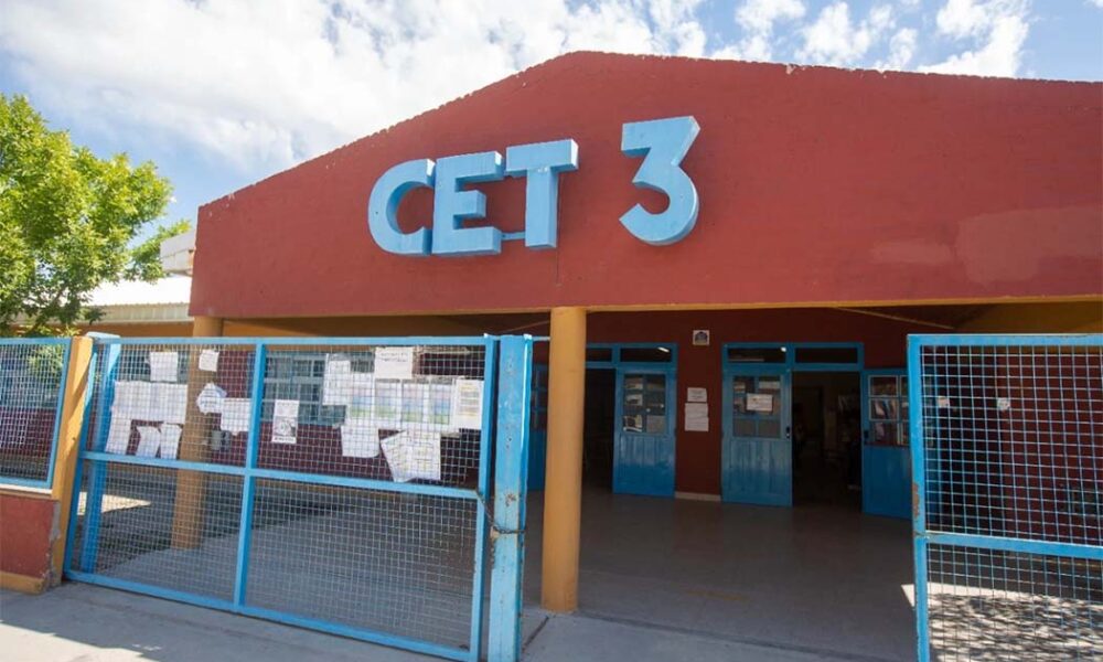 Un estudiante del CET 3 denunció que les dan manzanas podridas y ...