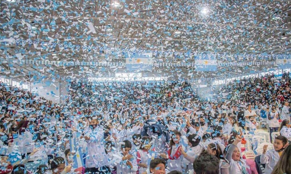 En fotos: Emotiva ceremonia de Promesa a la Bandera en Roca | La Super ...