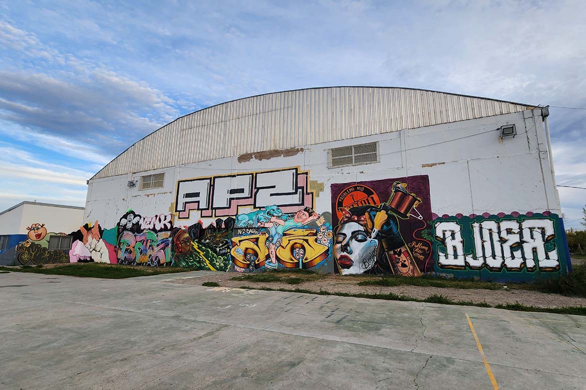 Se realizó un encuentro nacional de graffiti en Roca y los artistas ...